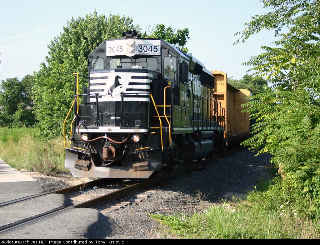 NS 3045 About to cross RT. 9